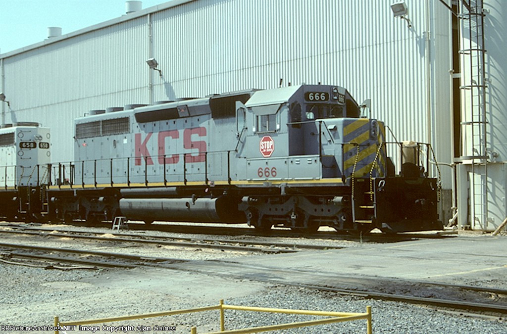 KCS SD40-2 666